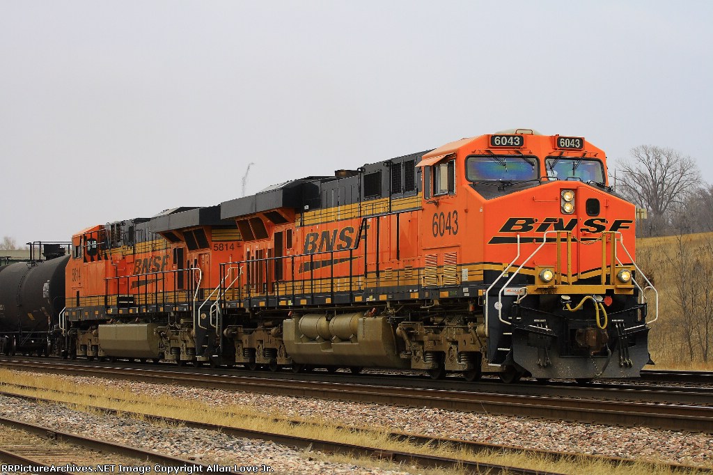 BNSF 6043 west